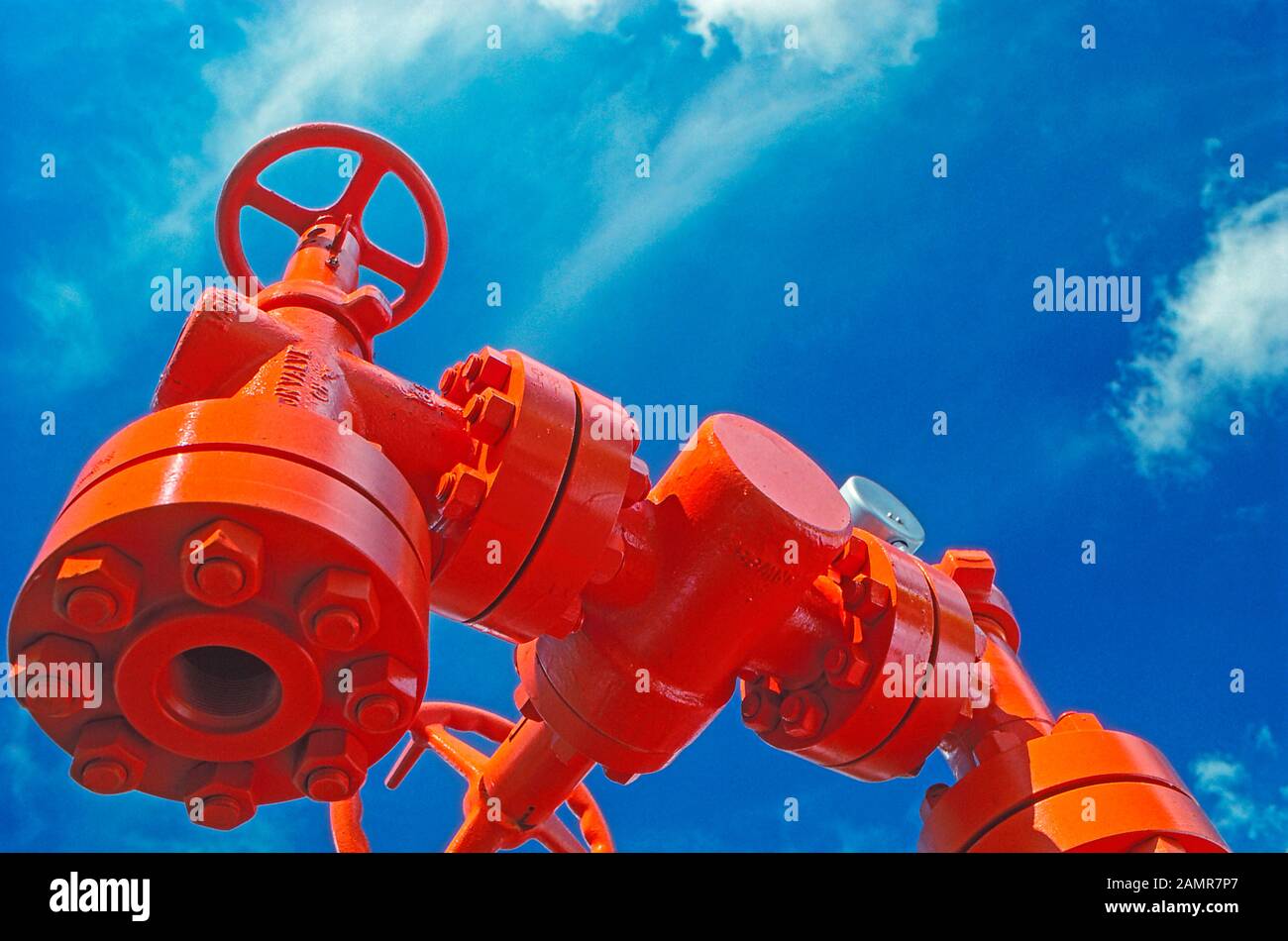 Wellhead and valves hi-res stock photography and images - Alamy
