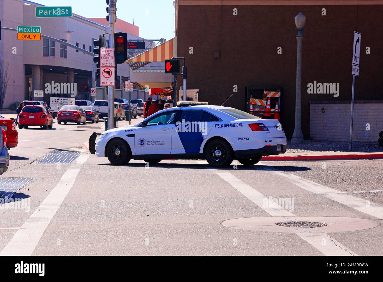 United customs border patrol agent hi-res stock photography and images ...
