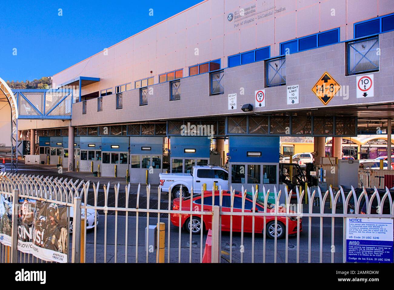 U s border patrol barricade hi-res stock photography and images - Alamy