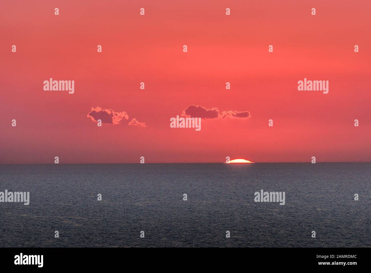 Sunset in the persian gulf hi-res stock photography and images - Alamy