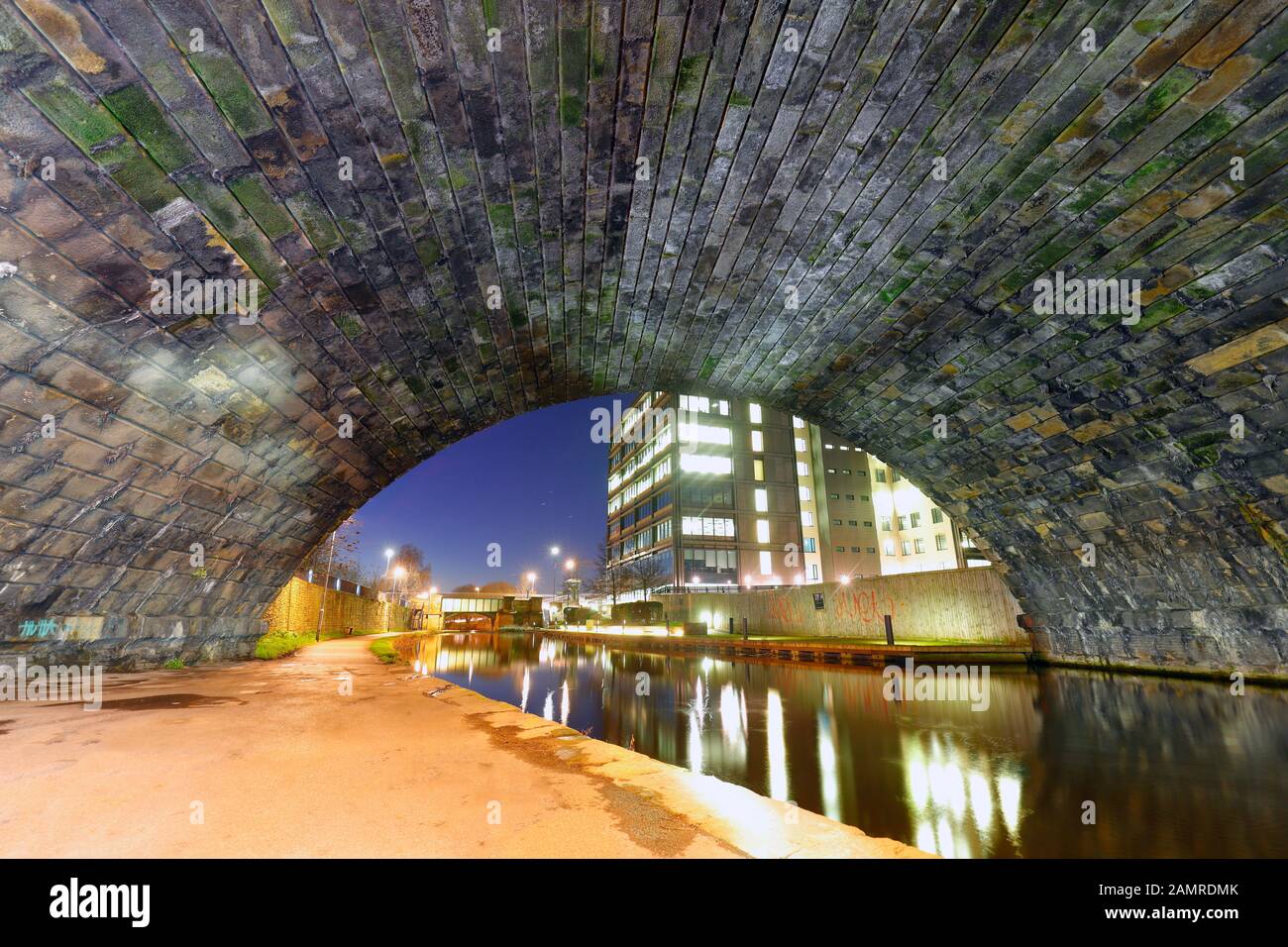 Victorian stone arch bridge hi-res stock photography and images - Alamy