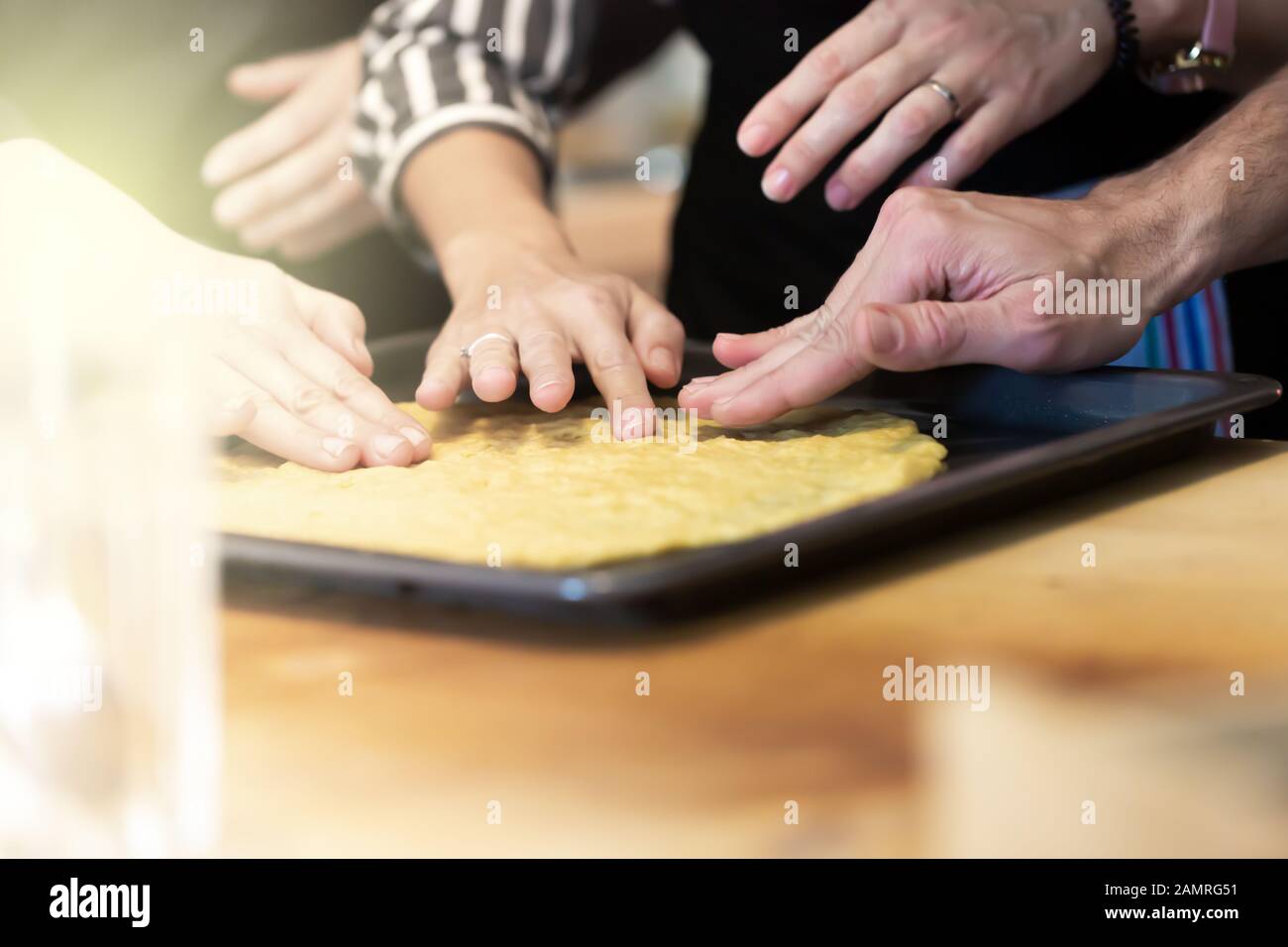 Team cooking class hi-res stock photography and images - Alamy