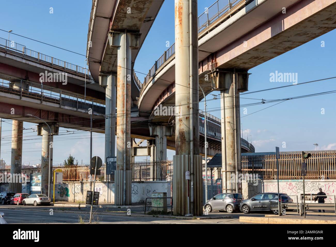 Overhead traffic highway hi-res stock photography and images - Alamy
