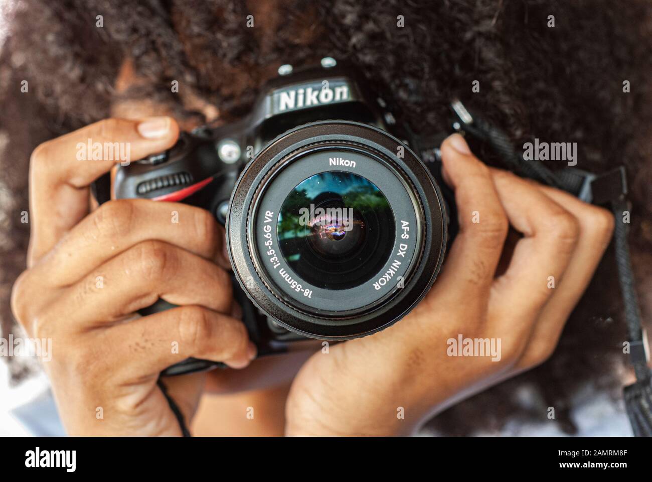 Girl With Dslr Stock Photos & Girl With Dslr Stock Images - Alamy