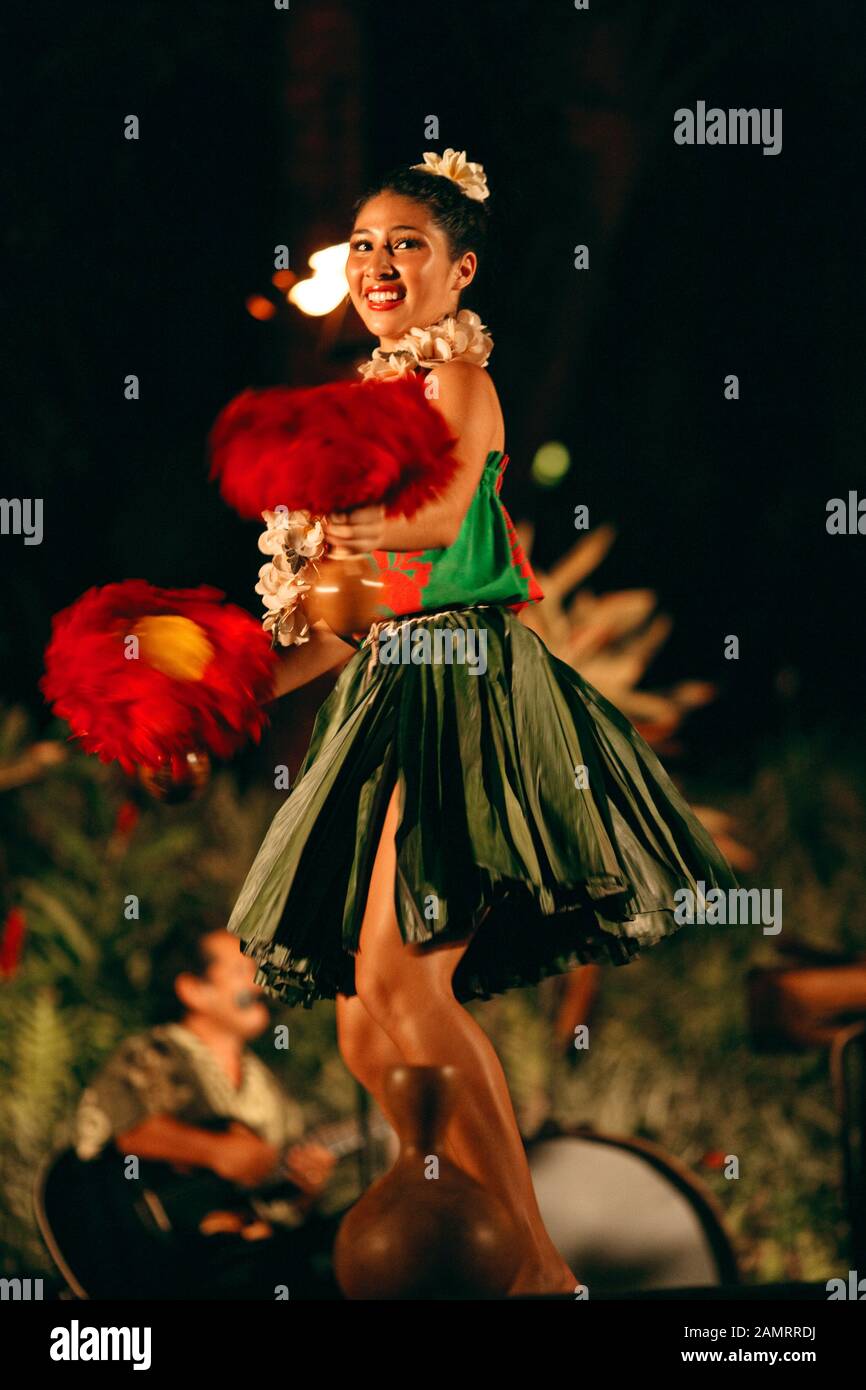 Traditional polynesian dancer Stock Photo - Alamy