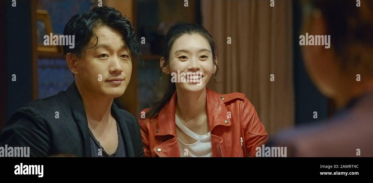 KILL MOBILE, (aka SHOUJIKUANG XIANG), from left: TONG Dawei, XI Ming ...