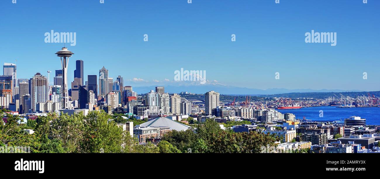 Seattle skyline mountains hi-res stock photography and images - Alamy