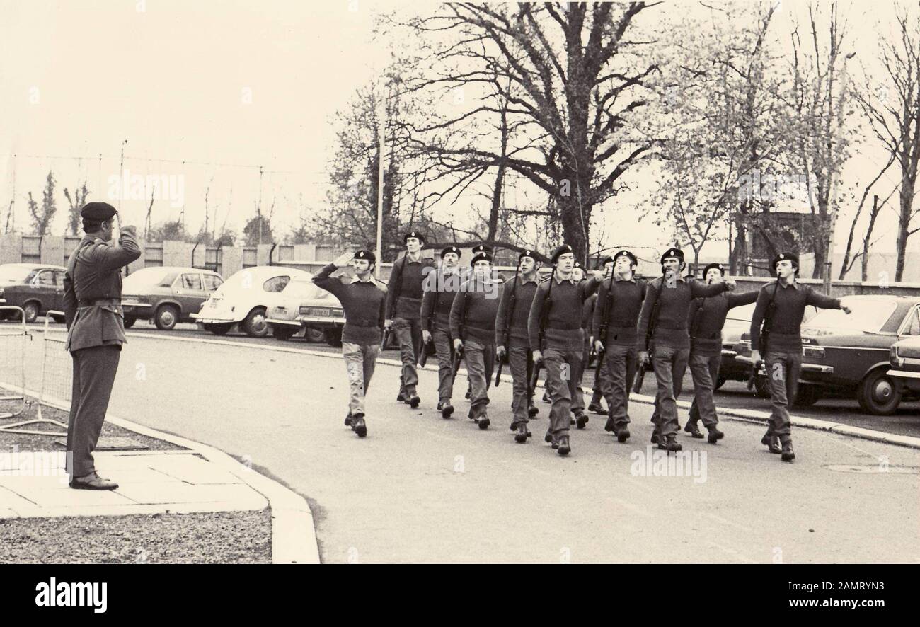 Platoon of soldiers hi-res stock photography and images - Alamy