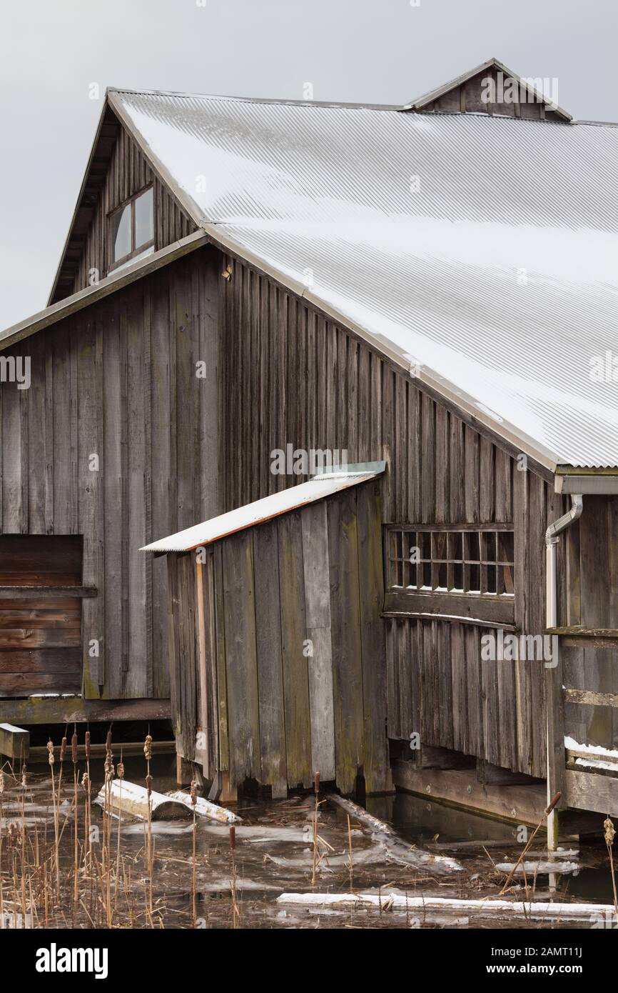 Extreme high tide and sub-zero temperatures at the Britannia Ship Yard ...