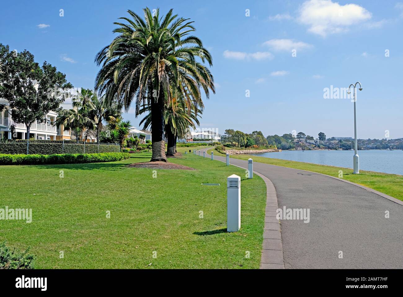 Cabarita wharf to Breakfast point coastal walk with modern houses ...