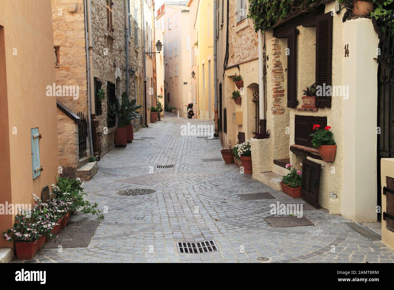 Old Town, Vieil Antibes, Antibes, Cote d Azur, French Riviera ...