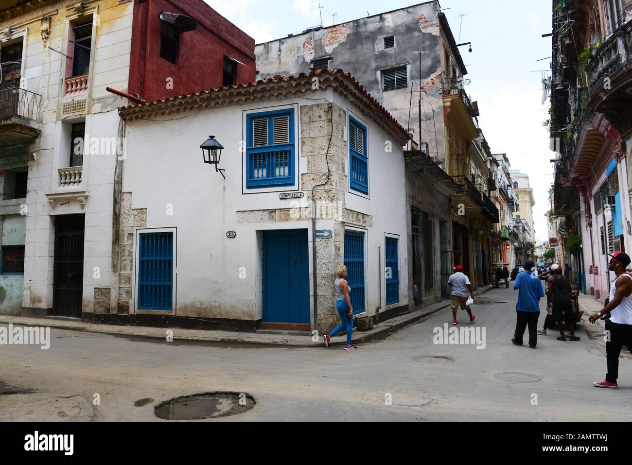 Old cuban buildings hi-res stock photography and images - Alamy