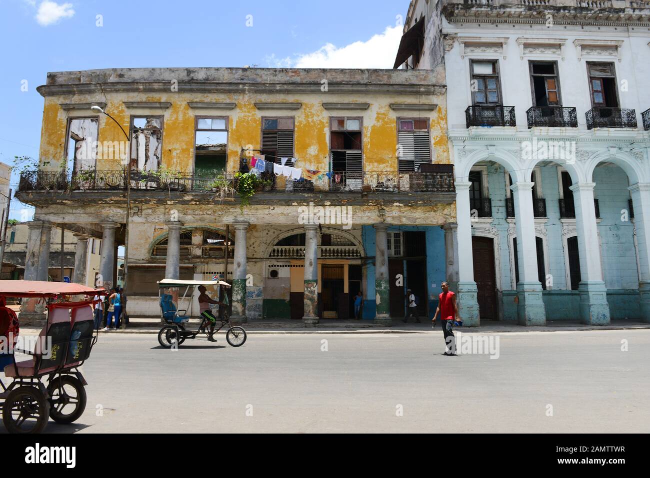 Old cuban buildings hi-res stock photography and images - Alamy
