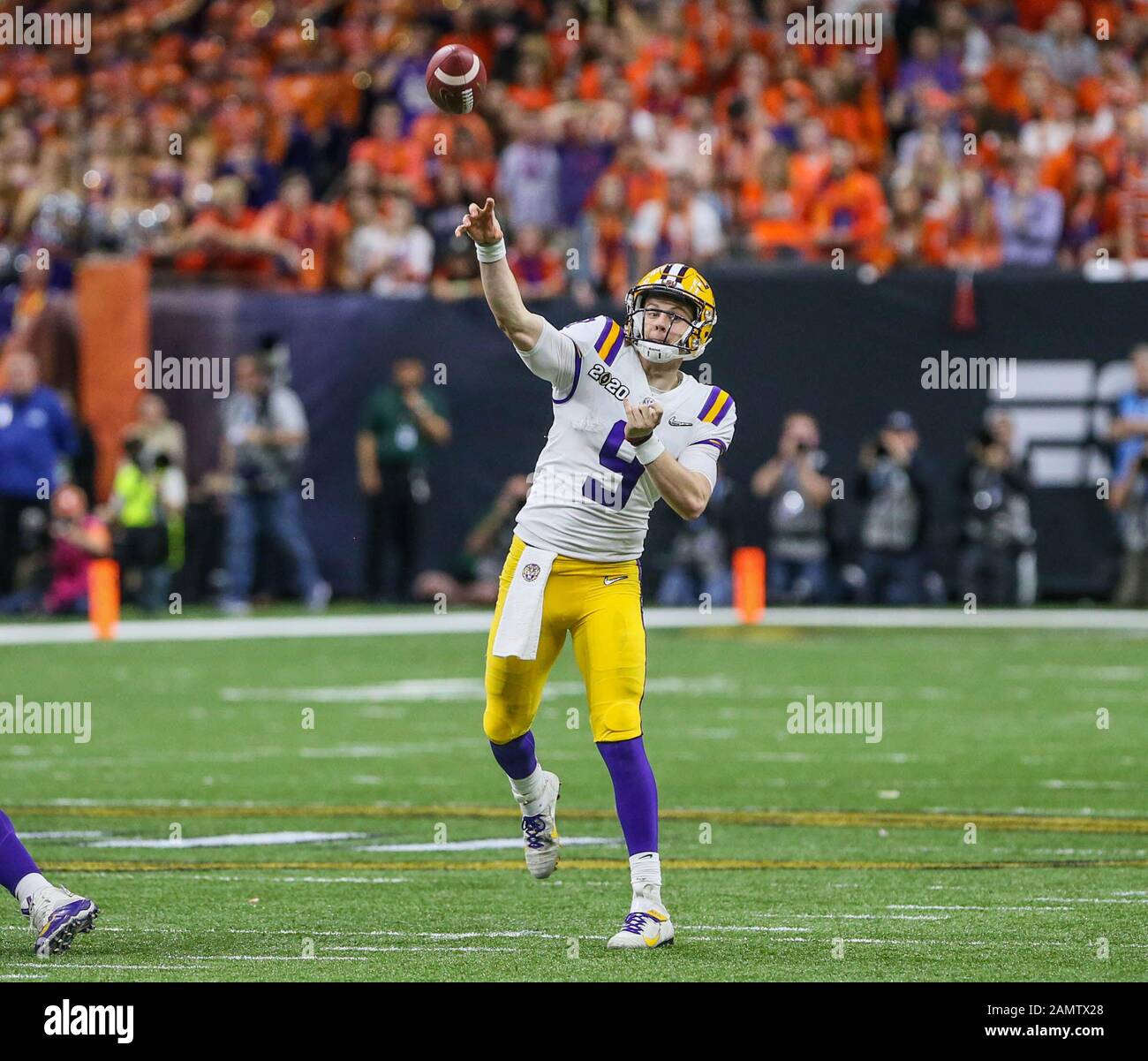 New Orleans, LA, USA. 13th Jan, 2020. LSU quarterback Joe Burrow (9 ...