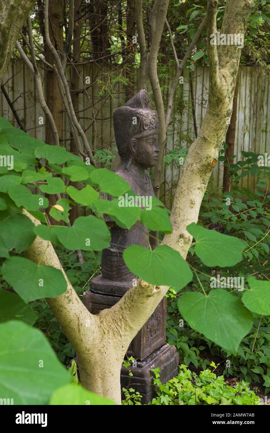 Vishnu statue vertical hi-res stock photography and images - Alamy