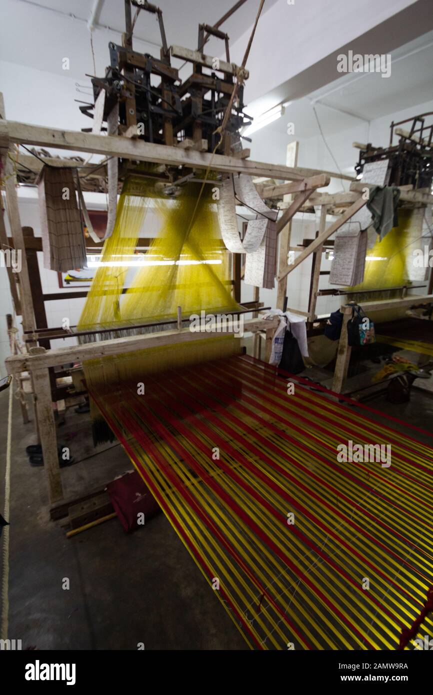 Handloom weavers hi-res stock photography and images - Alamy