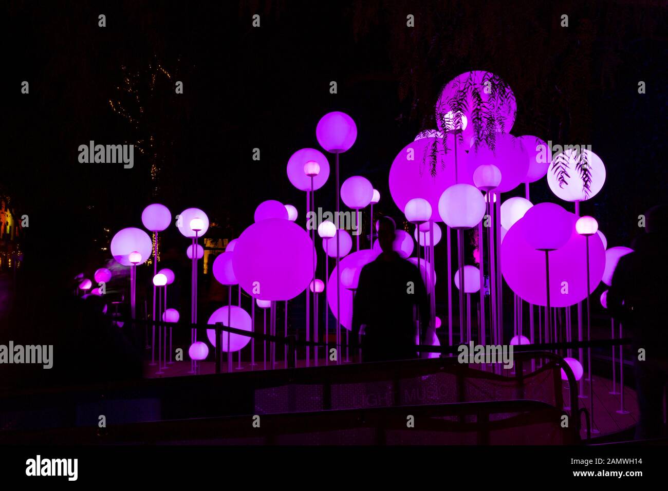 Bubble magician hi-res stock photography and images - Alamy