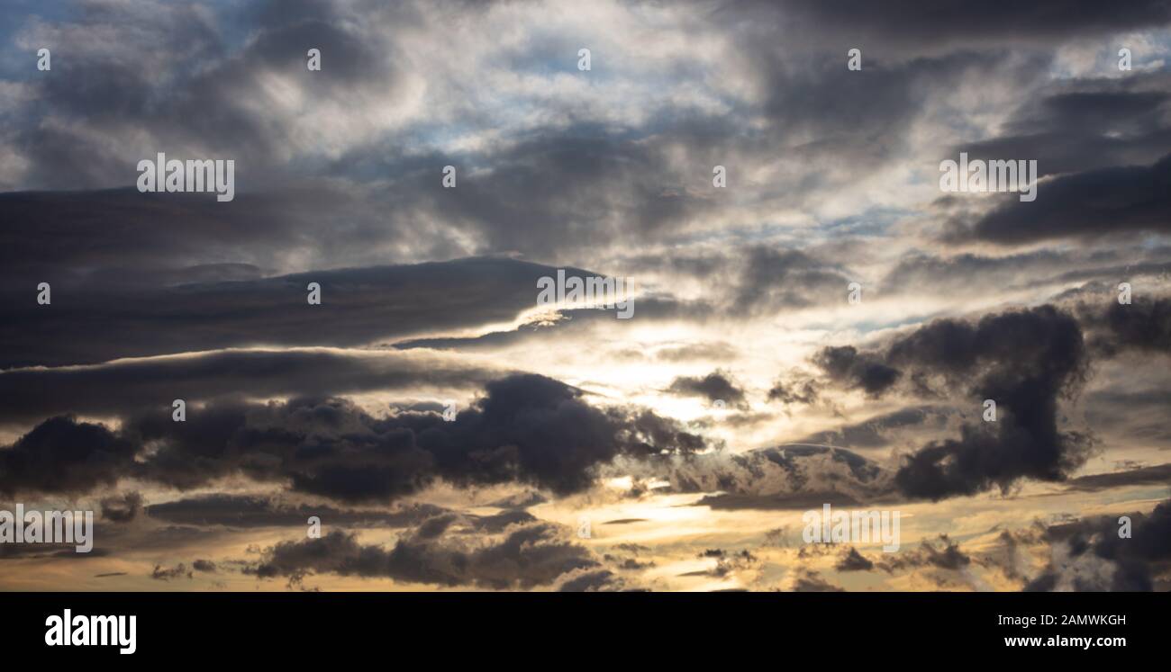 Gray sky sunset hi-res stock photography and images - Alamy