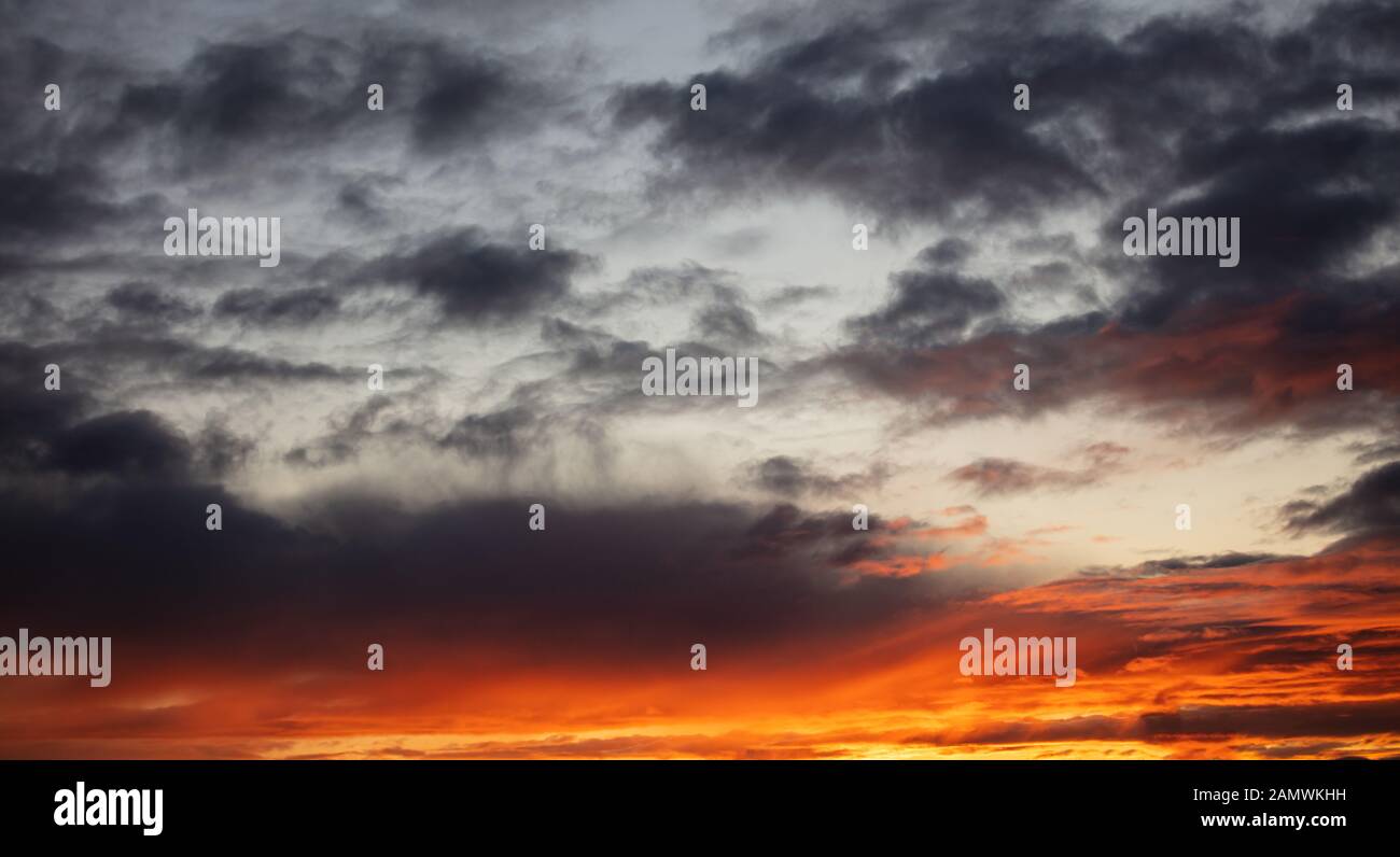 Gray sky sunset hi-res stock photography and images - Alamy