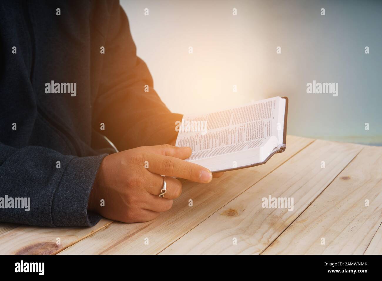 Christian worship together hi-res stock photography and images - Alamy