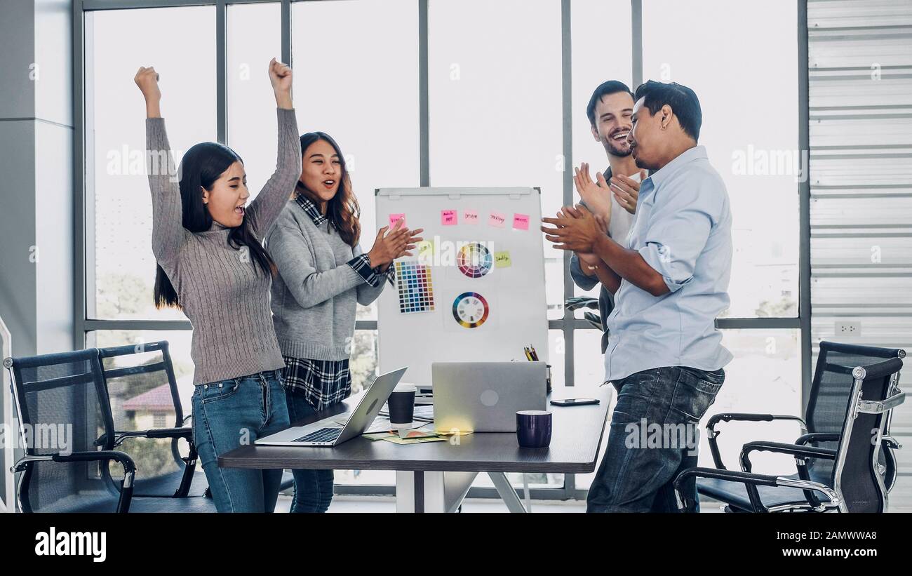 Teamwork hand hi-res stock photography and images - Alamy