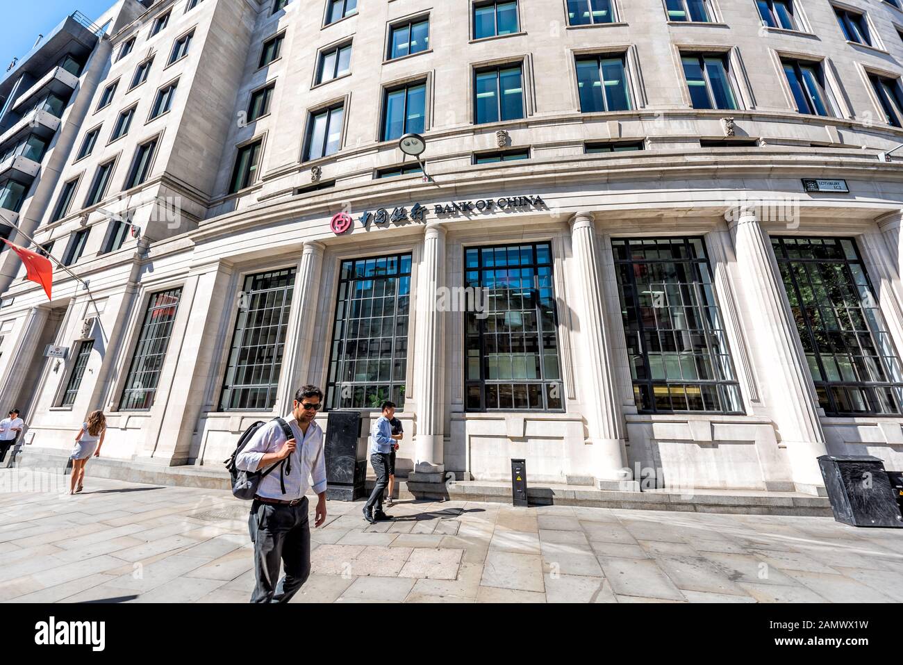 London financial district china flag hi-res stock photography and ...