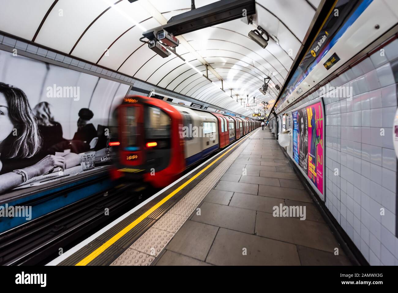 London, UK - June 26, 2018: Platform with people in Pimlico Underground ...