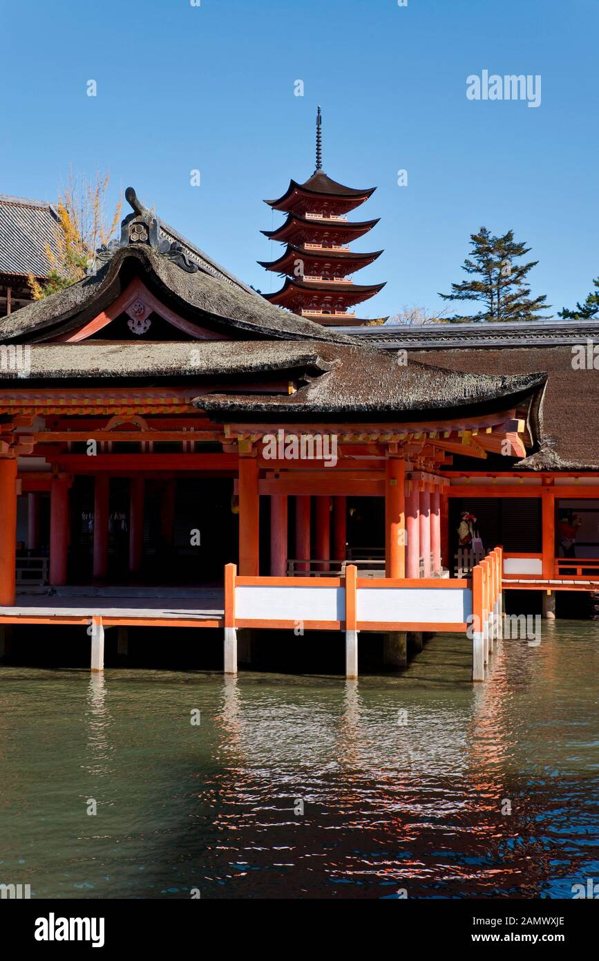 Itsukushima hiroshima hi-res stock photography and images - Alamy