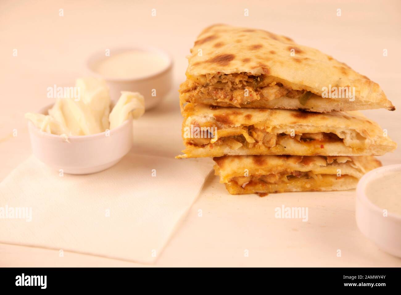 Butter Chicken Stuffed Naan Stock Photo - Alamy