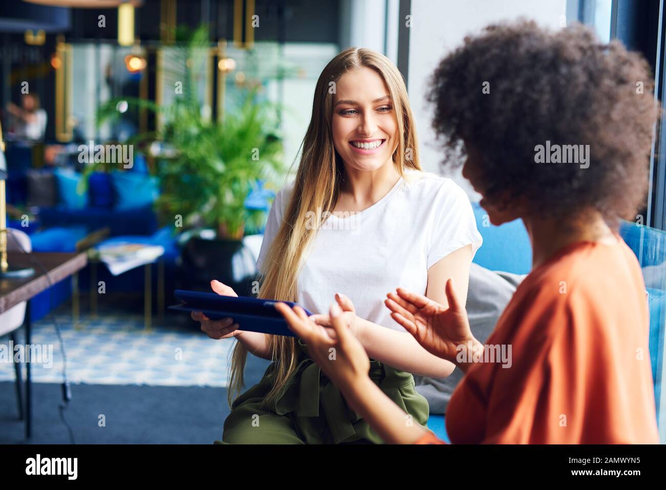 Exchanging business ideas hi-res stock photography and images - Alamy
