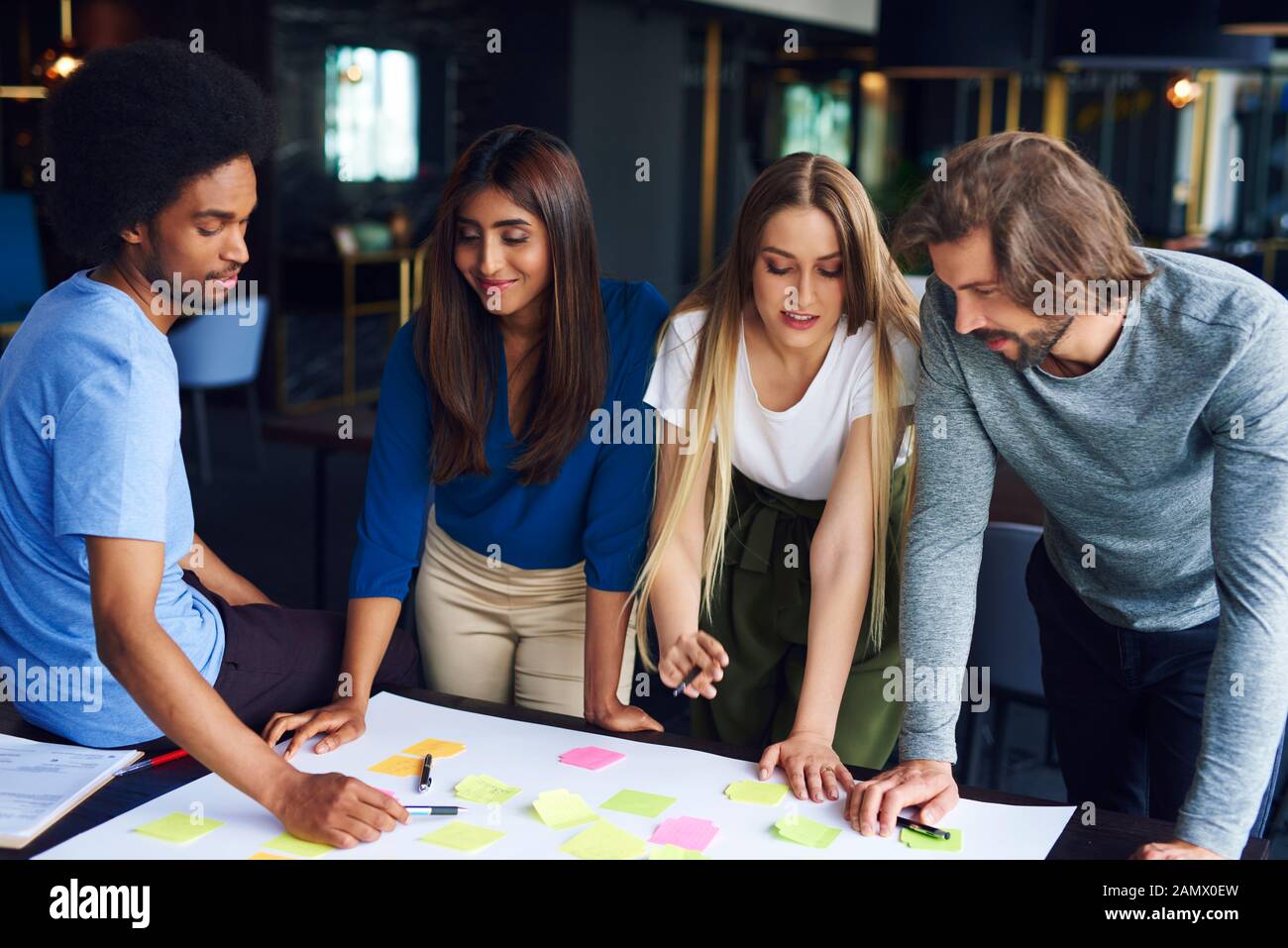 Brainstorming of people hi-res stock photography and images - Alamy