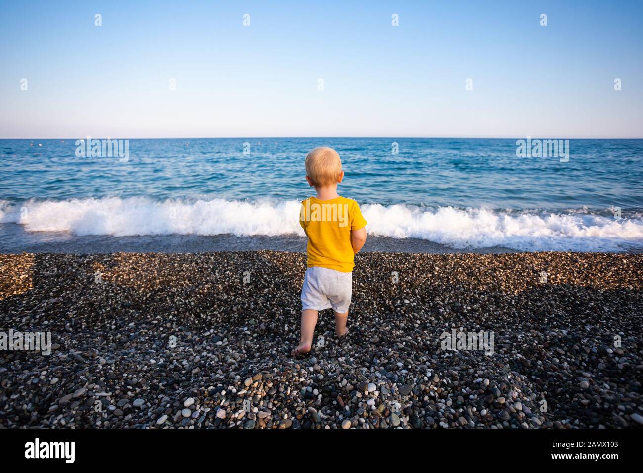 Boy throwing stone sea hi-res stock photography and images - Alamy