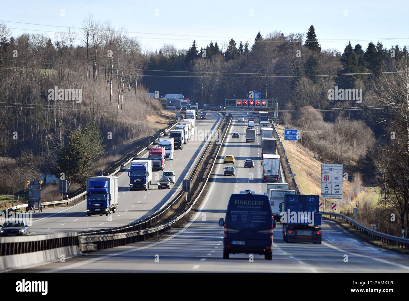 Cars freeway hi-res stock photography and images - Alamy