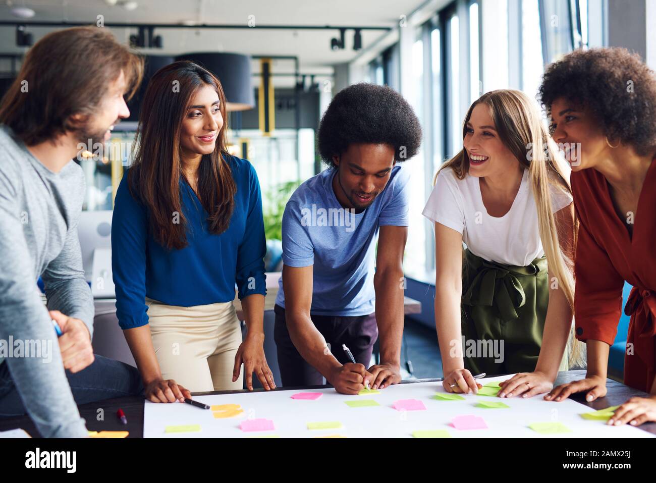 Sharing new ideas hi-res stock photography and images - Alamy
