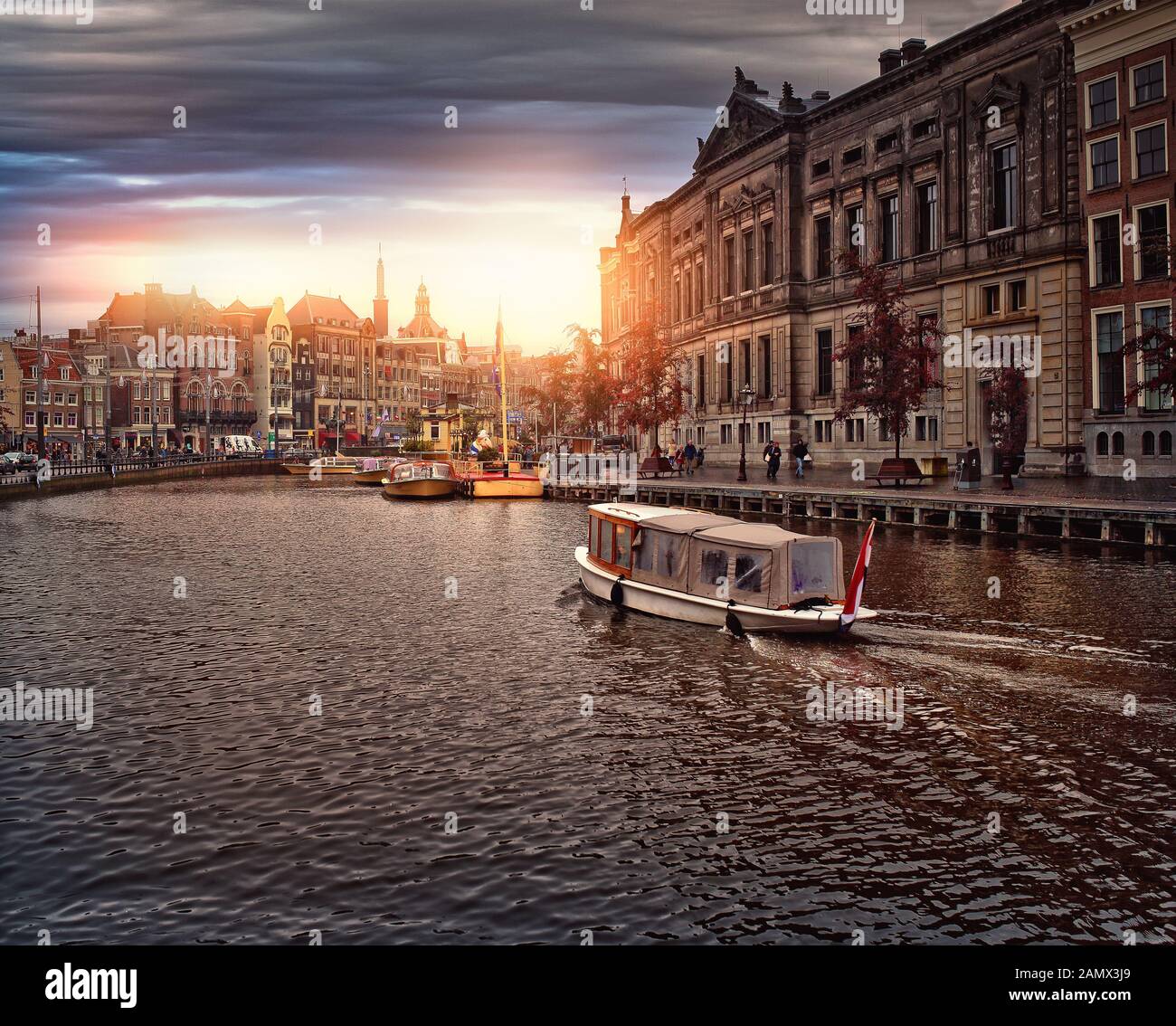 view of Dutch canals in Amsterdam Stock Photo - Alamy