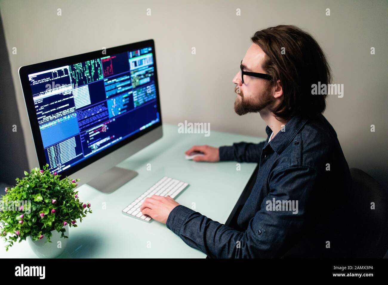 Surveilance virus hi-res stock photography and images - Alamy
