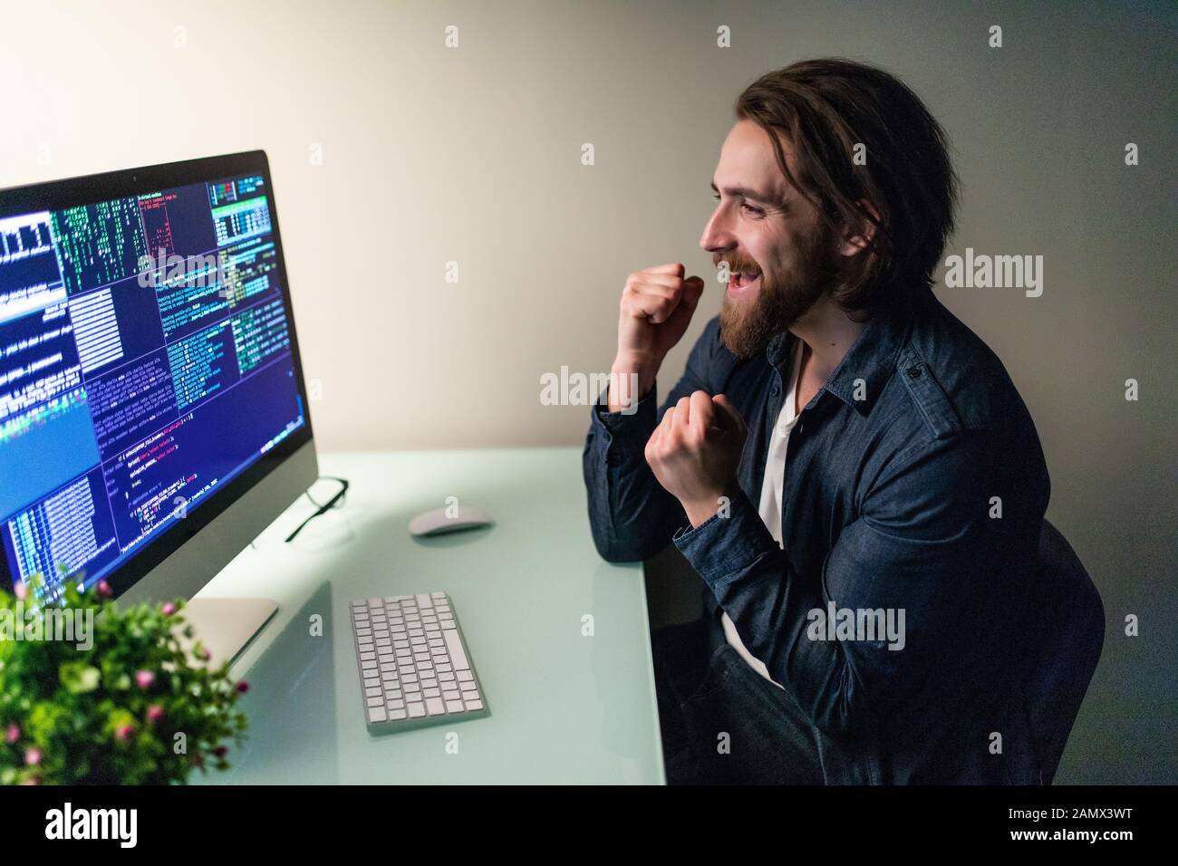 Programer hi-res stock photography and images - Alamy