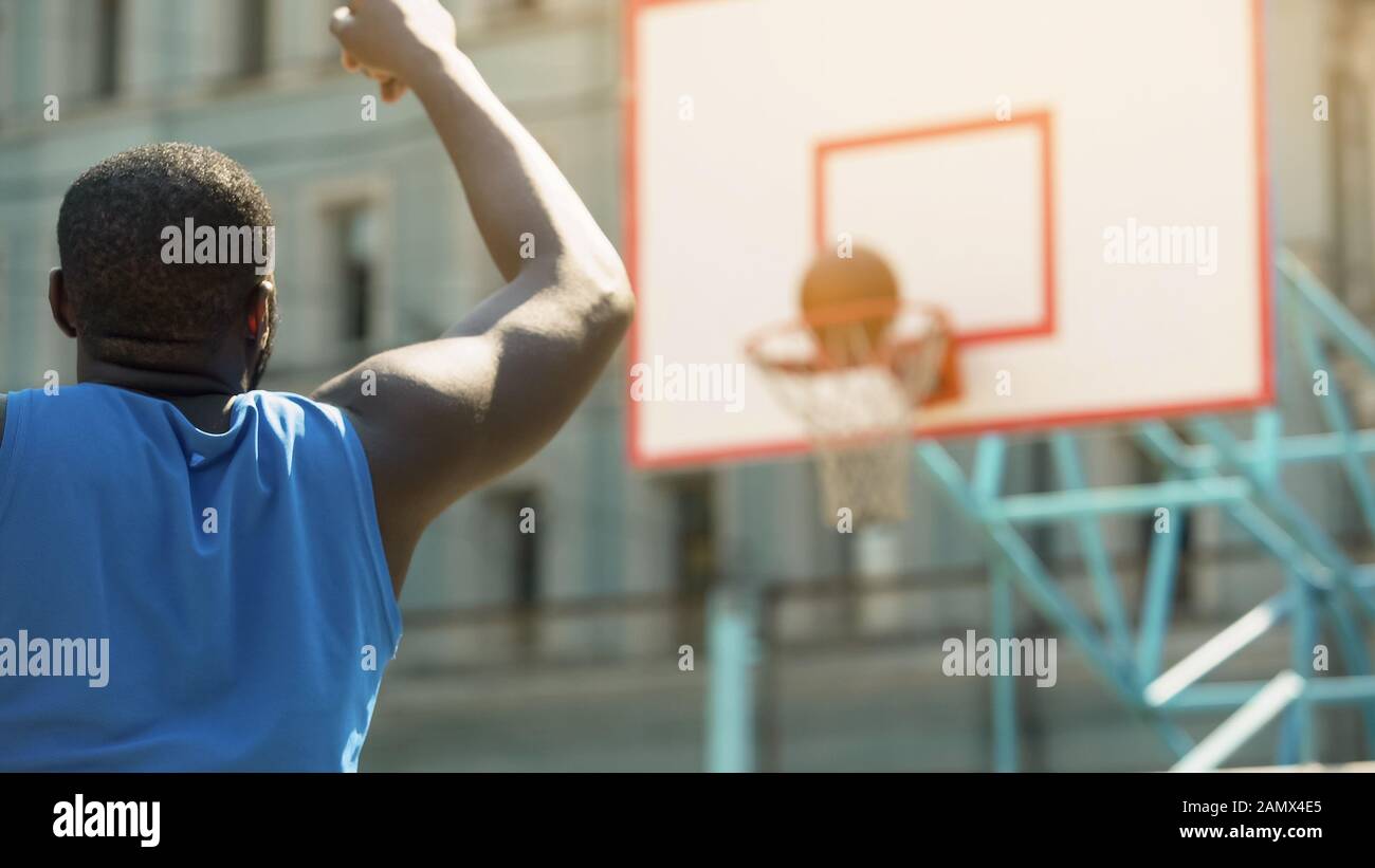 Professional basketball player throwing ball into basket, active ...