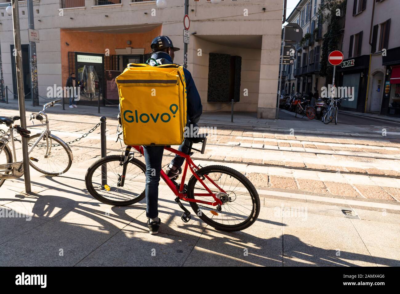 Delivery courier rider bike italy hi-res stock photography and images ...