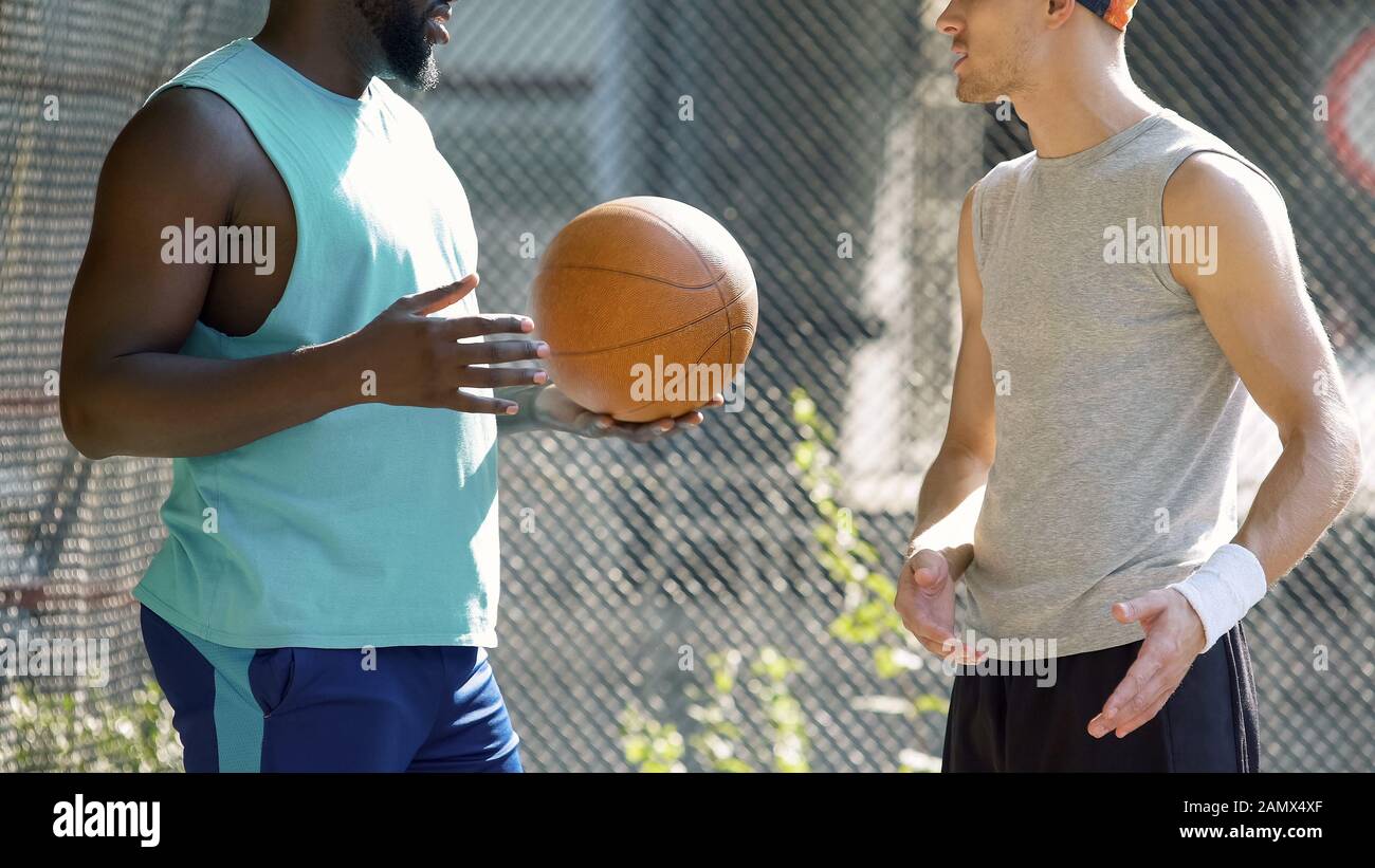 Basketball sport friends team hi-res stock photography and images - Alamy