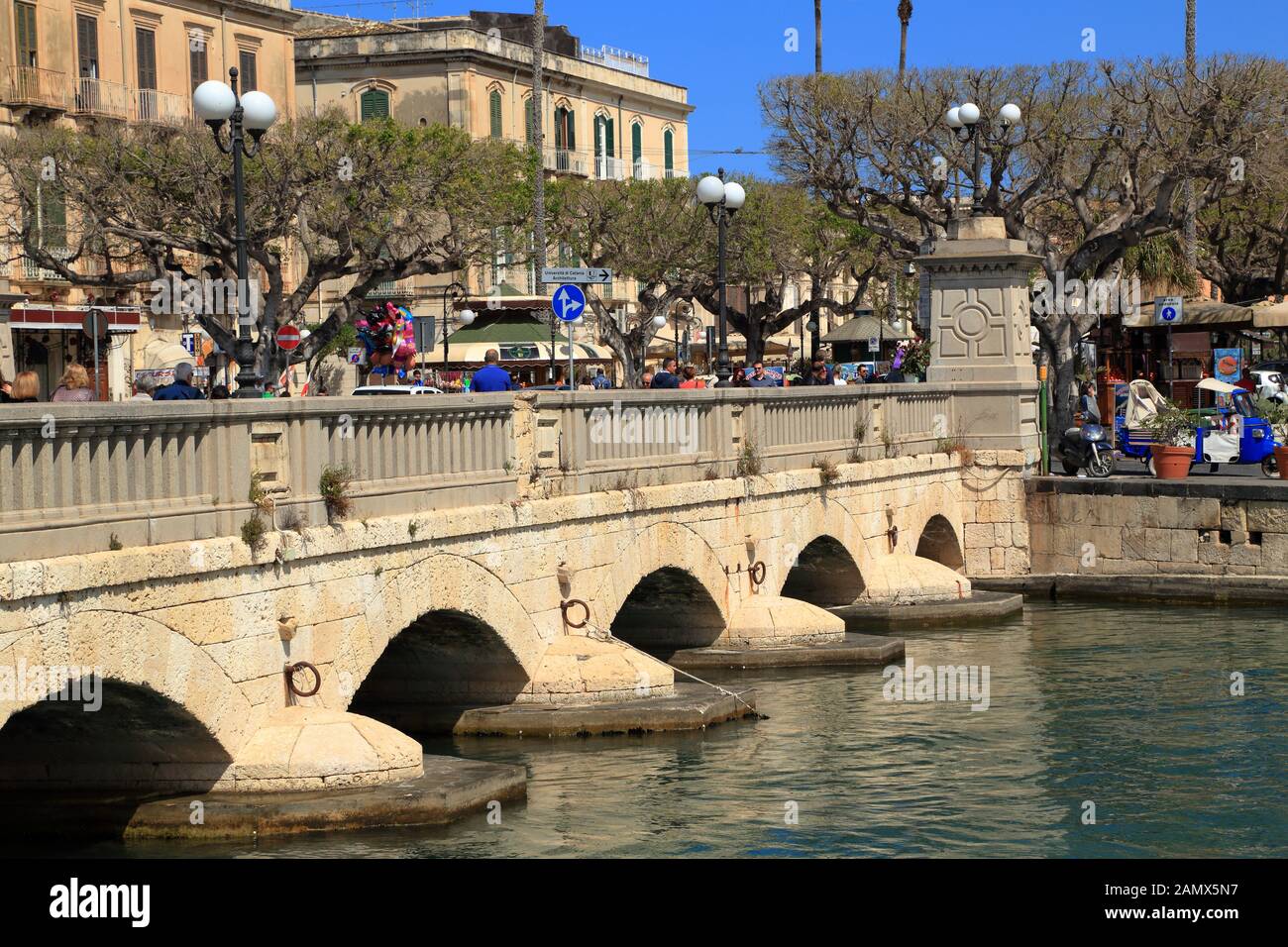 Sicilian bridge hi-res stock photography and images - Alamy