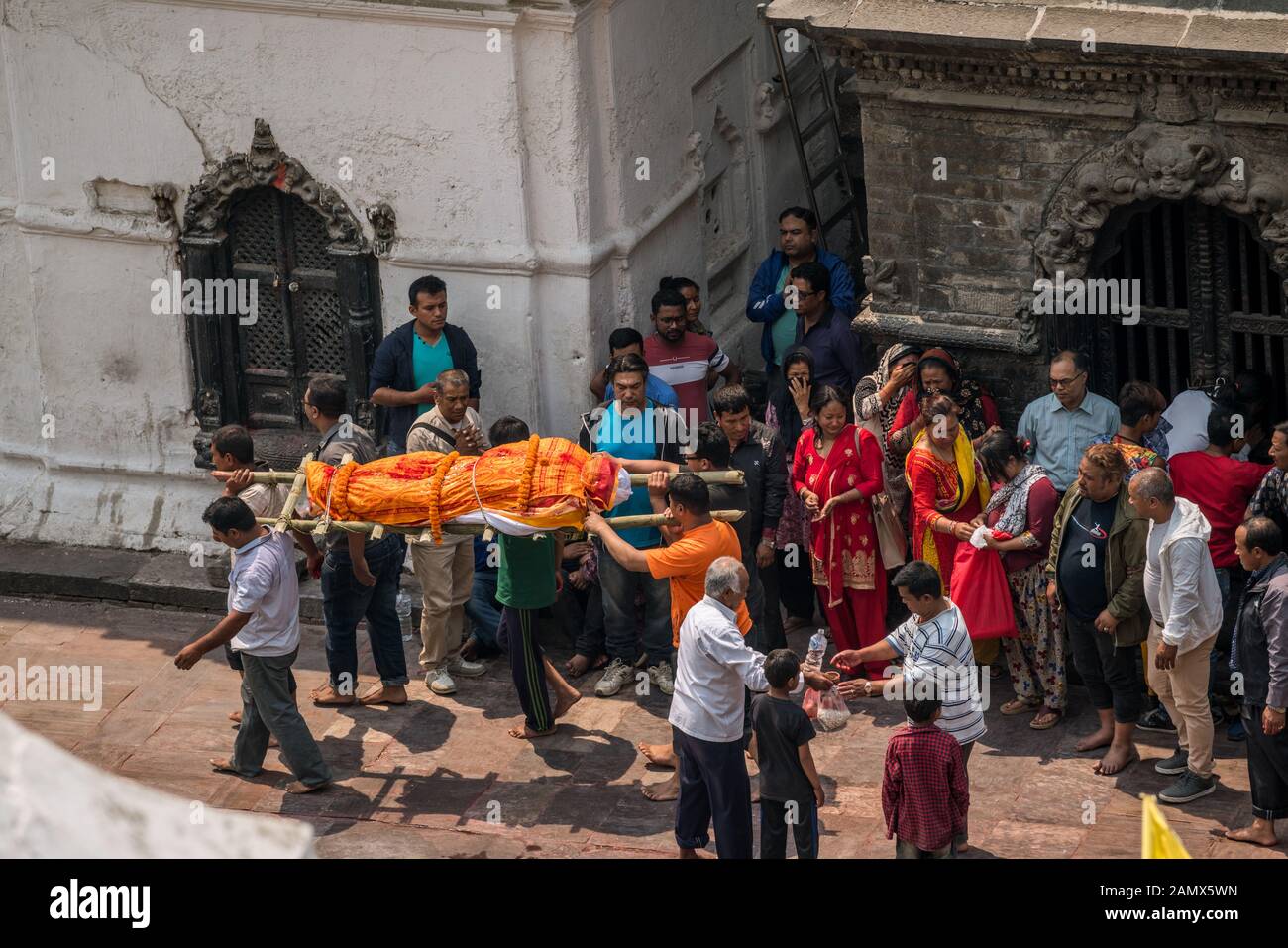 Funeral rite hi-res stock photography and images - Alamy