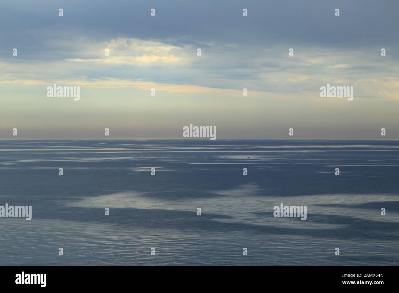 Overcast sky at sea hi-res stock photography and images - Alamy