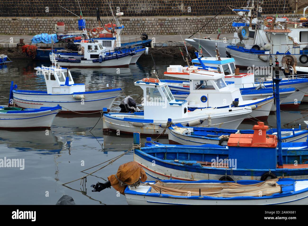 Italian fishing boats hi-res stock photography and images - Alamy