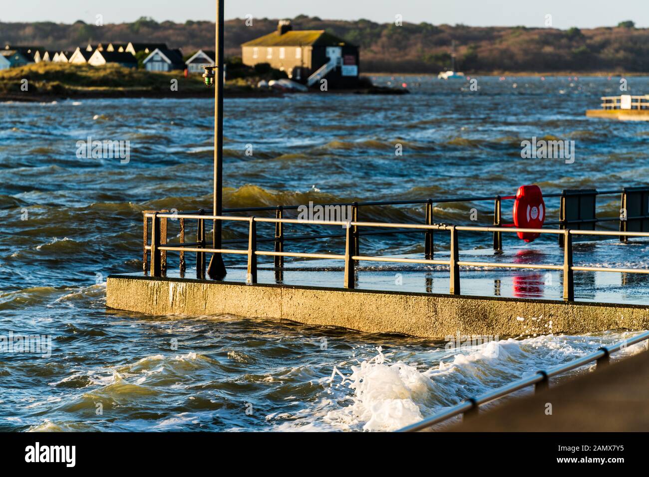 Rough seas uk hi-res stock photography and images - Alamy