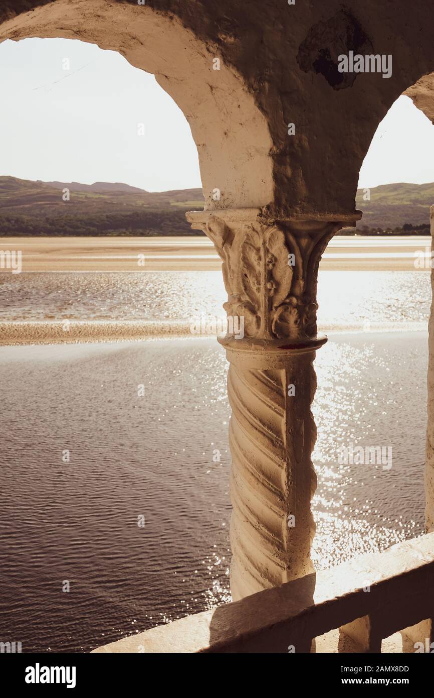 Veranda arch hi-res stock photography and images - Alamy