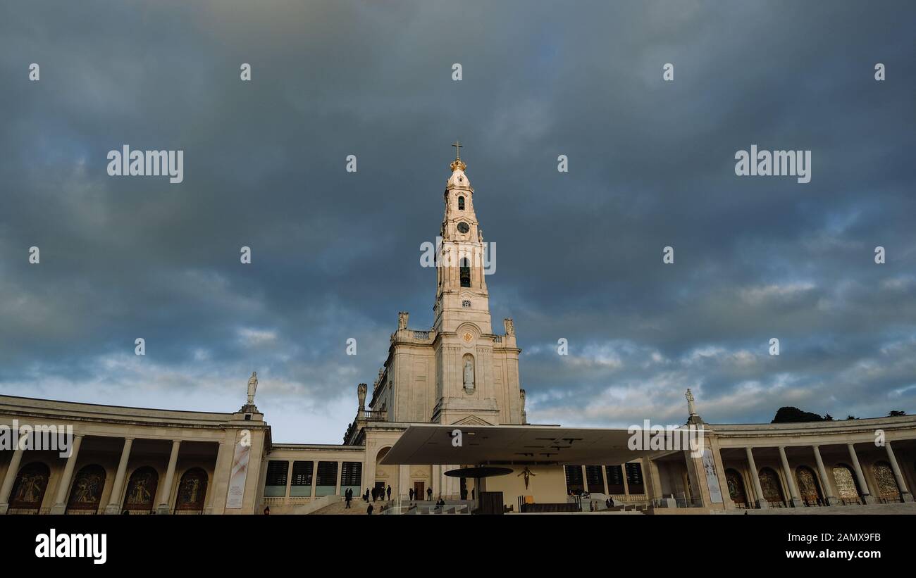 Our lady of fatima statue portugal hi-res stock photography and images ...