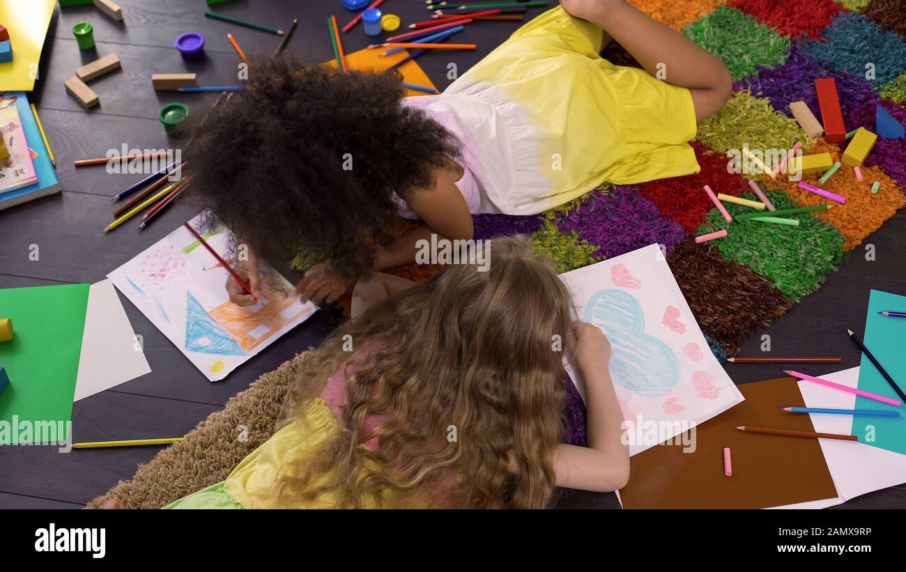 Girls lying on floor drawing hi-res stock photography and images - Alamy