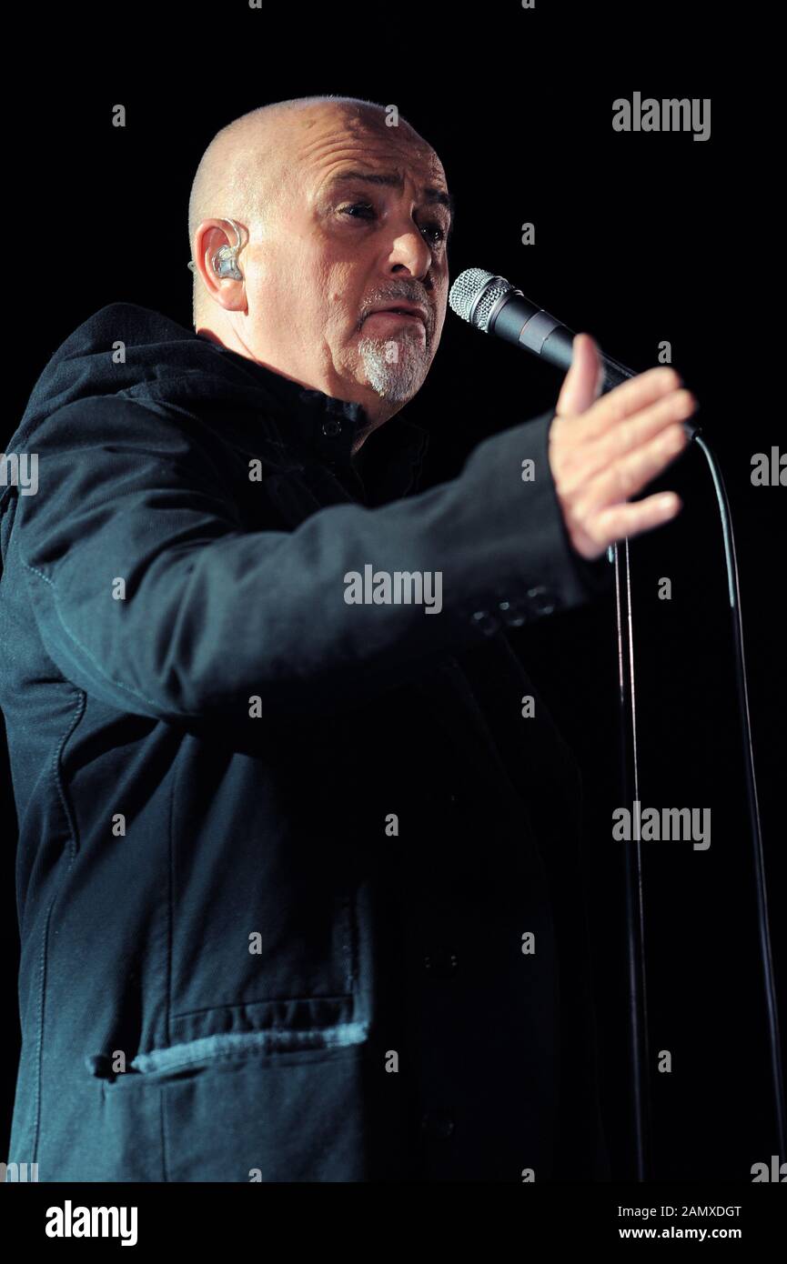 Peter gabriel at the arena verona hi-res stock photography and images ...