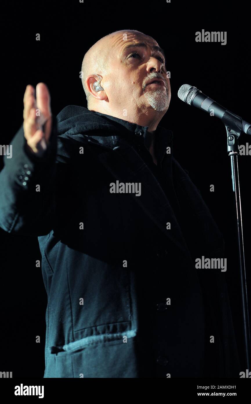Peter gabriel 2010 hi-res stock photography and images - Alamy